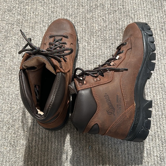 Danner | Shoes | Nwot Danner Gortex Boots With Vibram Soles Size 5 ...